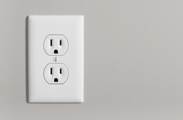 How To Identify a Dead Electrical Outlet