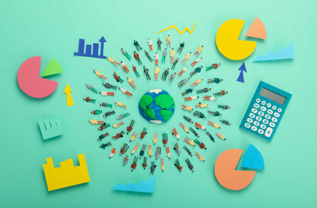 Navigating the Data Economy Wave with AI-Driven Insights